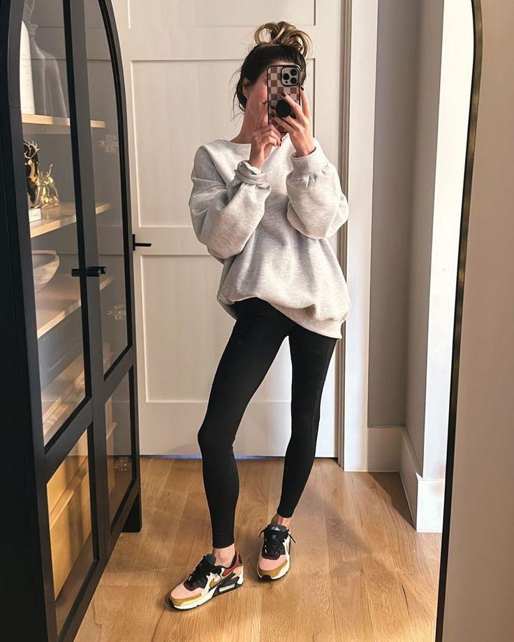 100 Easy Mirror Selfie Poses at Home : Look Stylish & Natural - The ...
